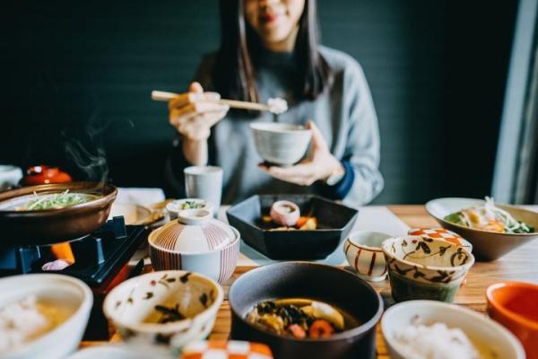 The emotional reason behind eating when you’re not hungry ...